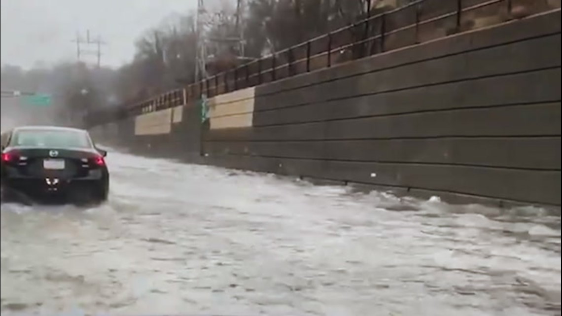 Disastrous flooding slams Pennsylvania turnpike | wfaa.com