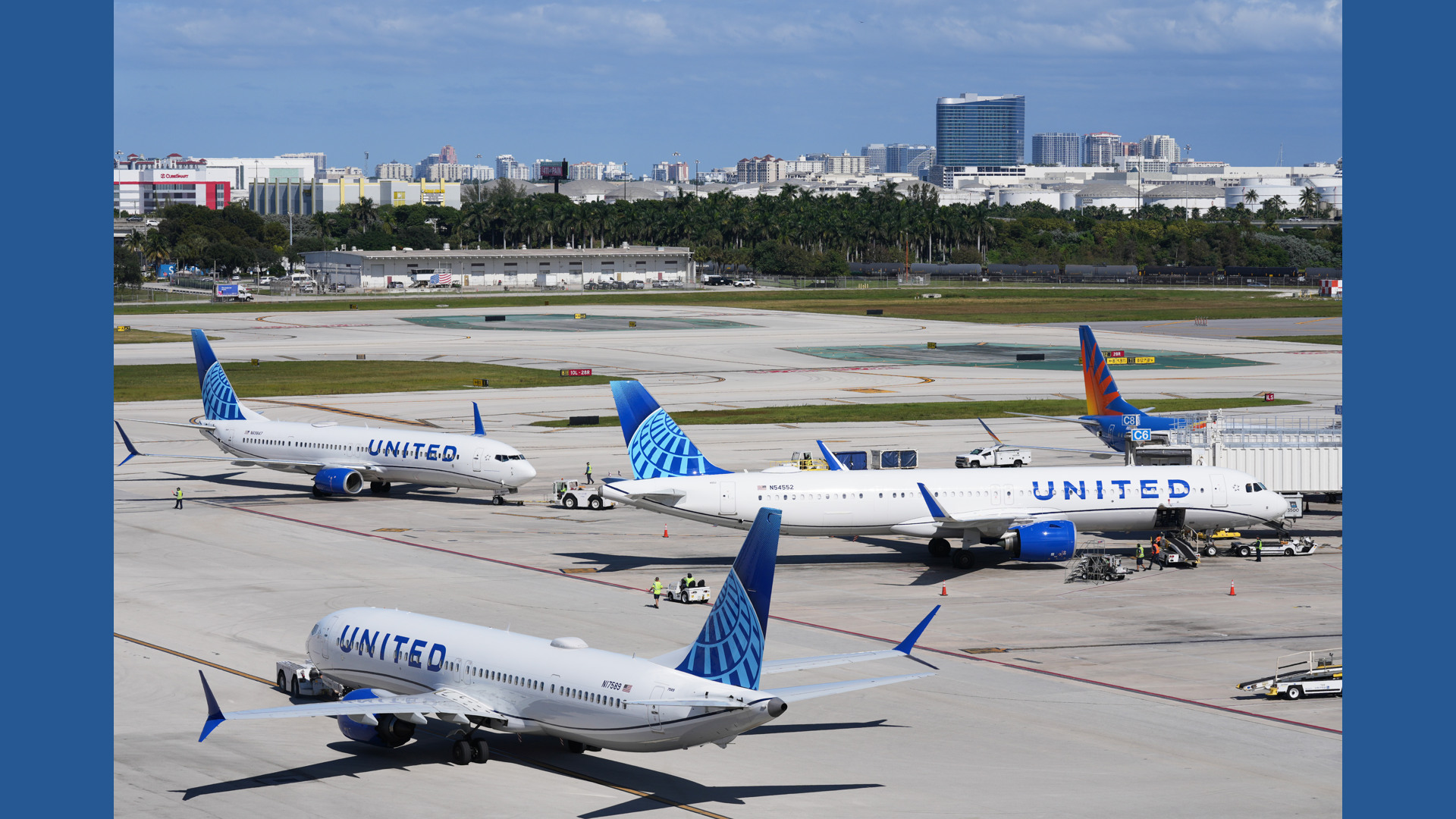 FAA gives $10K bonuses only to controllers and technicians with perfect ...