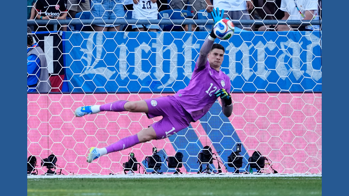 Paraguay goalkeeper Orlando Gill bests German 'idol' Manuel Neuer in ...
