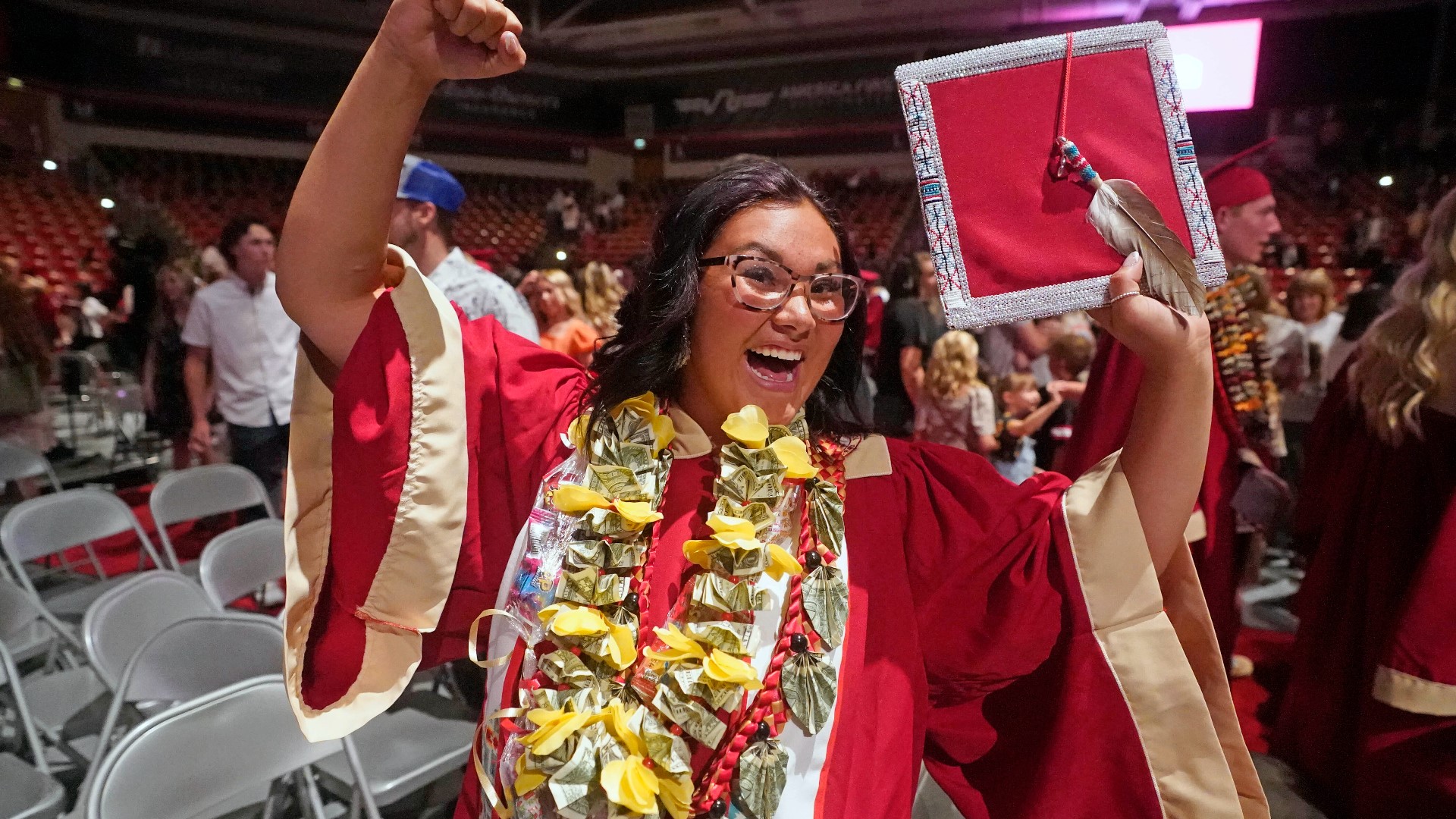 Utah Native American graduation with regalia | wfaa.com