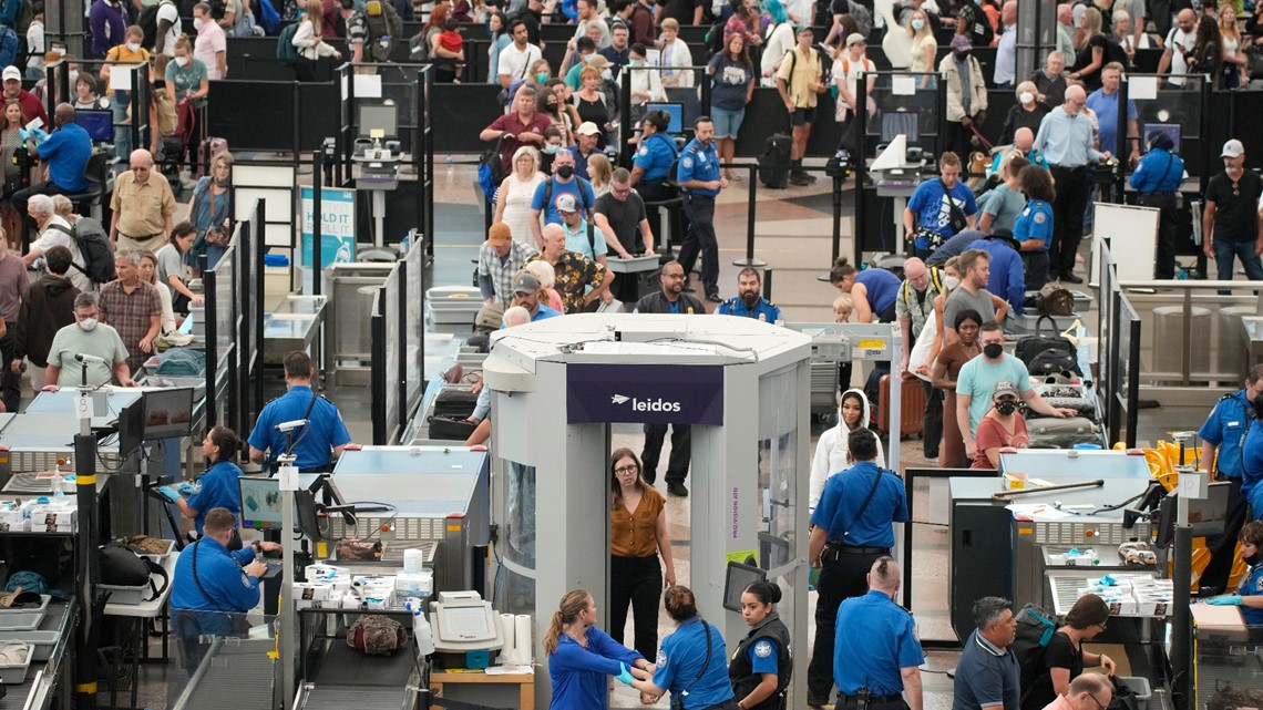 Labor Day air travel tops pre-pandemic 2019 levels: TSA | wfaa.com