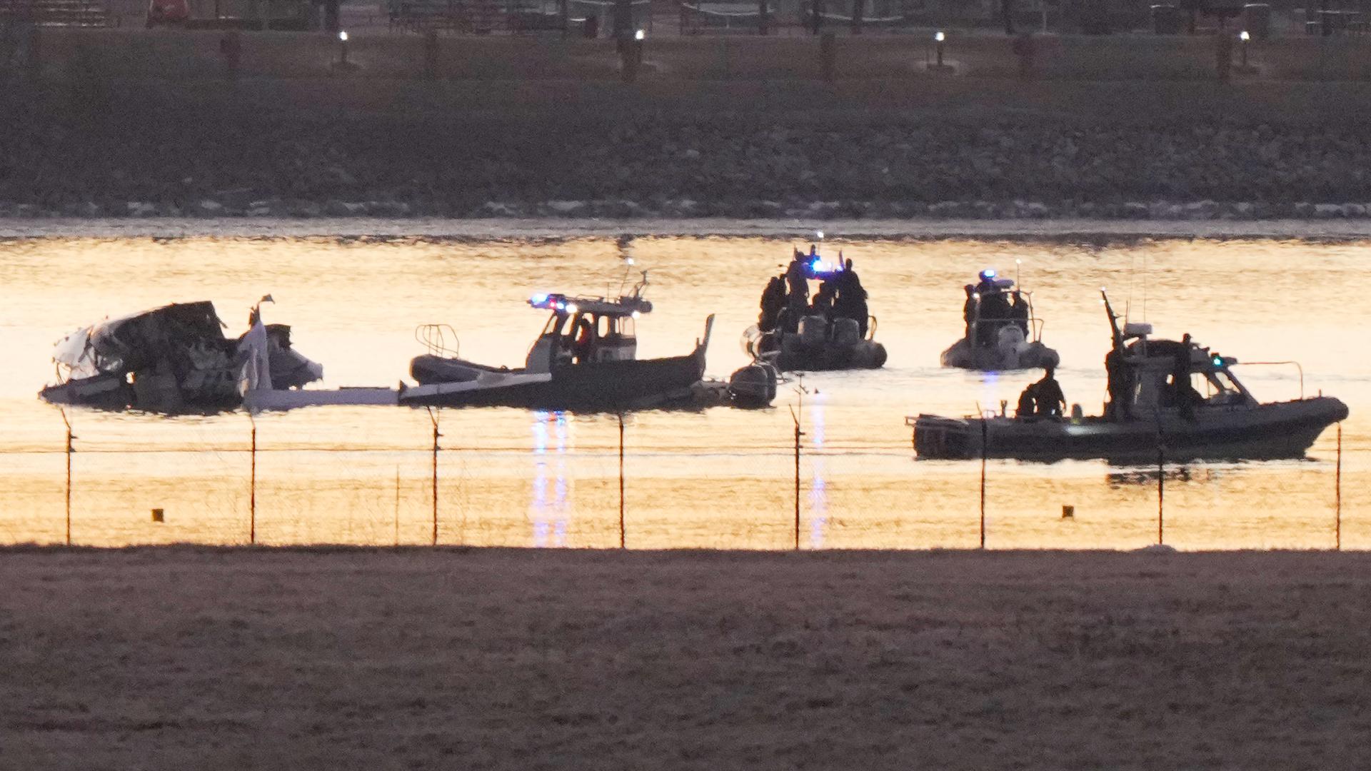 Plane crash in DC: American Airlines plane collides with military ...