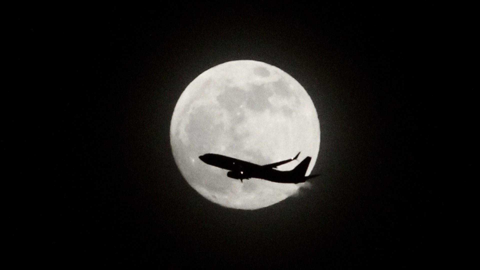 Is the pink moon actually pink? | wfaa.com