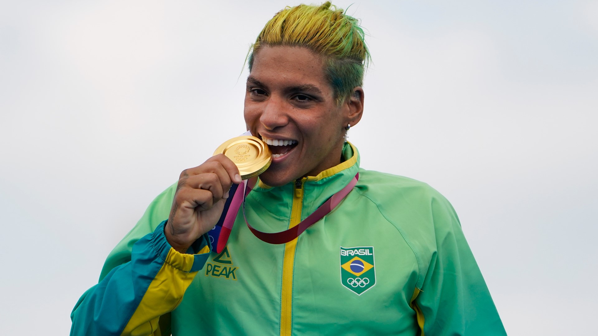 Why do Olympic athletes bite their medals? | wfaa.com