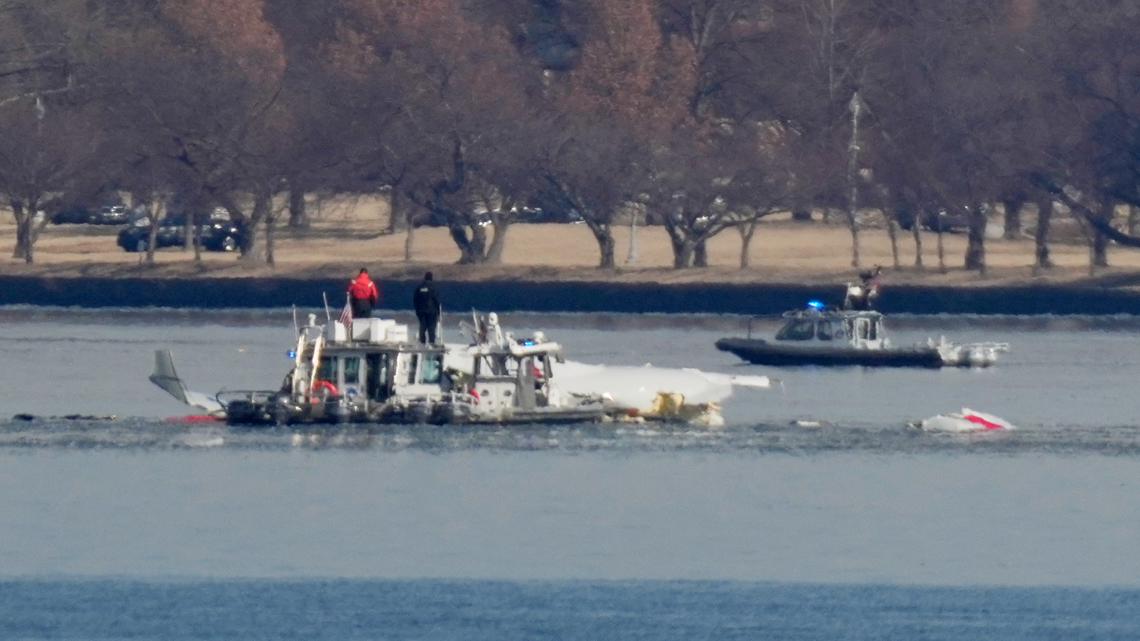 Plane crash in DC: American Airlines plane collides with military ...