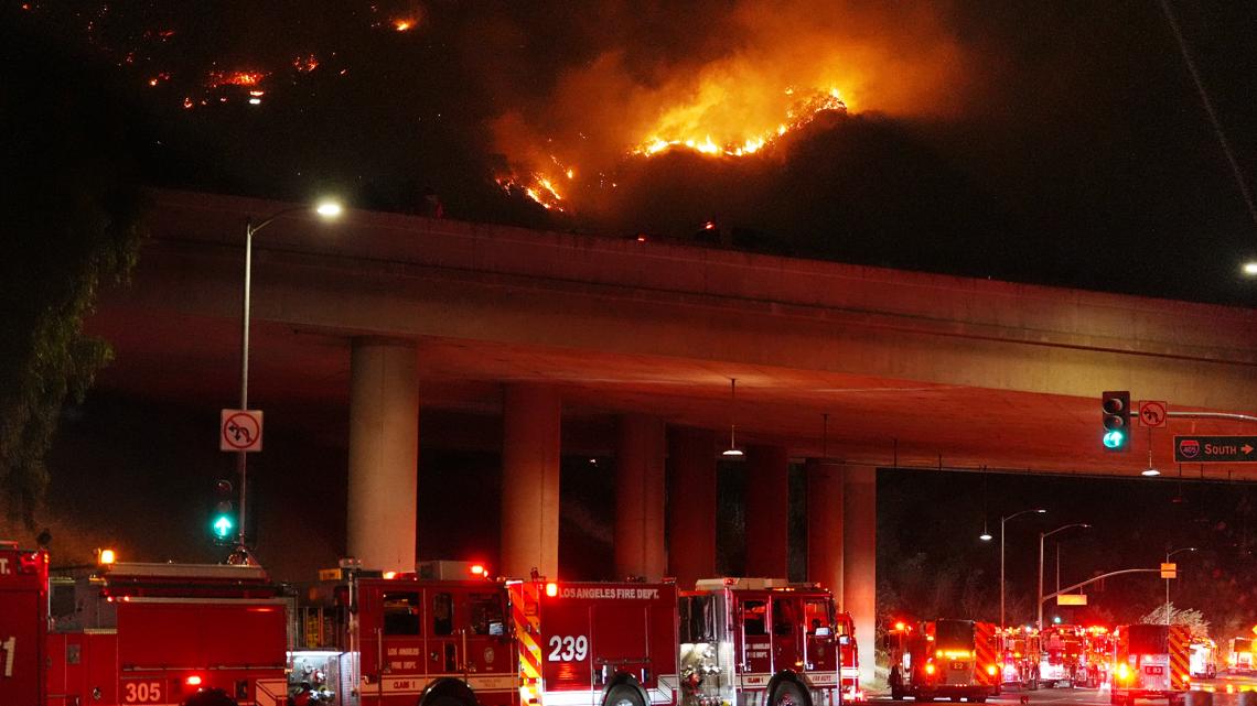 Fire north of Los Angeles threatens 50,000 people | wfaa.com