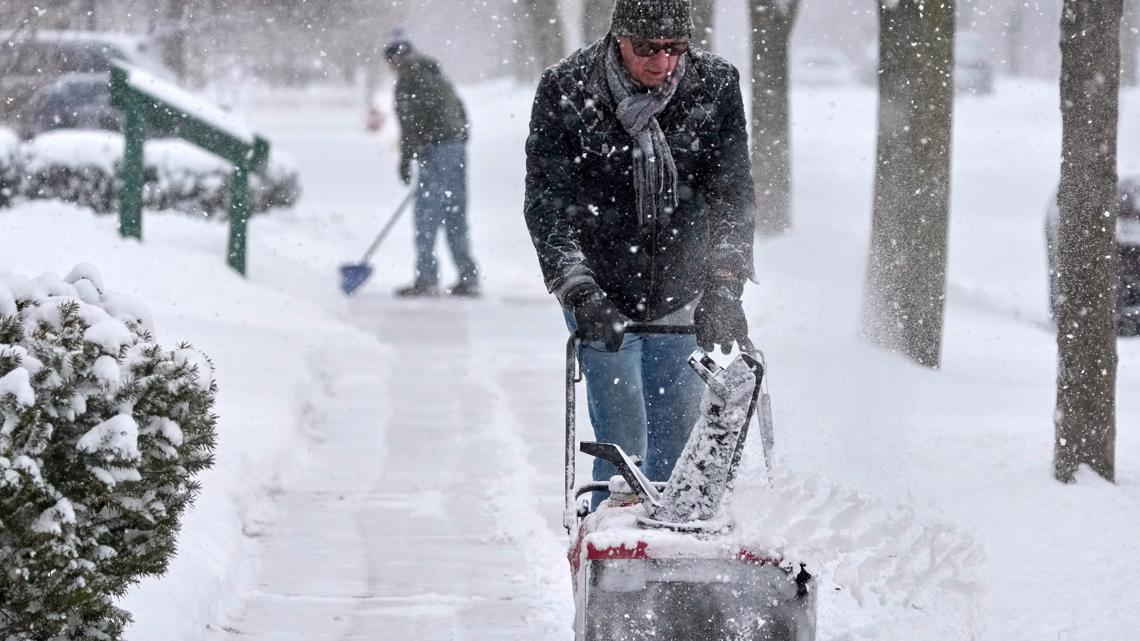 World War II B-17 Bomber Pilot John 'Lucky' Luckadoo Dies at 103 | wfaa.com