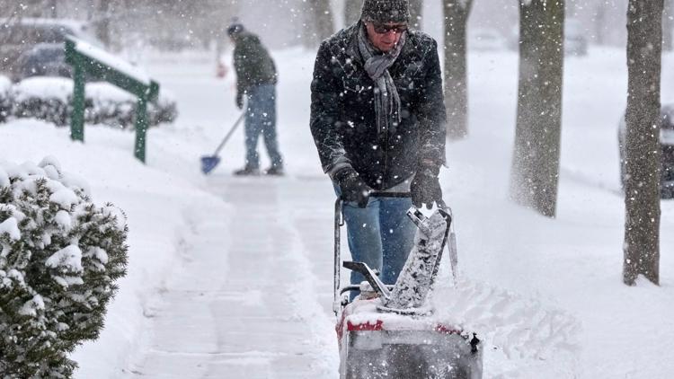 World War II B-17 Bomber Pilot John 'Lucky' Luckadoo Dies at 103 | wfaa.com