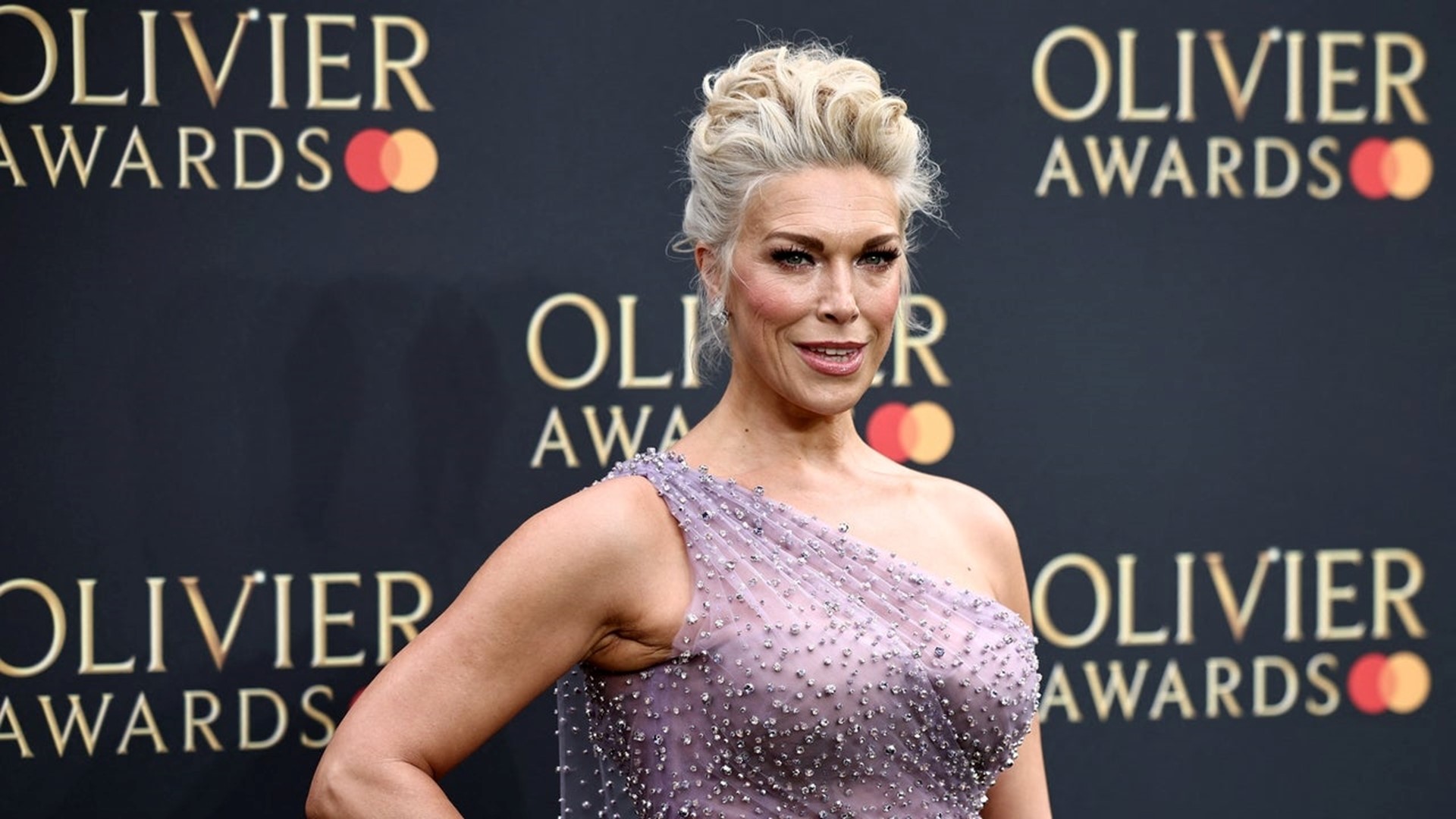 Hannah Waddingham Slams Photographer for Telling Her 'Show Me Leg ...