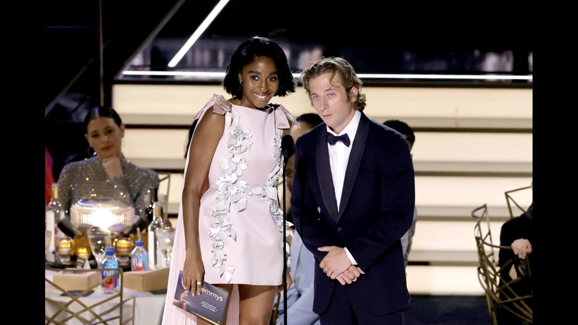 'The Bear's Jeremy Allen White Dishes on What He Knows About Season 2 ...