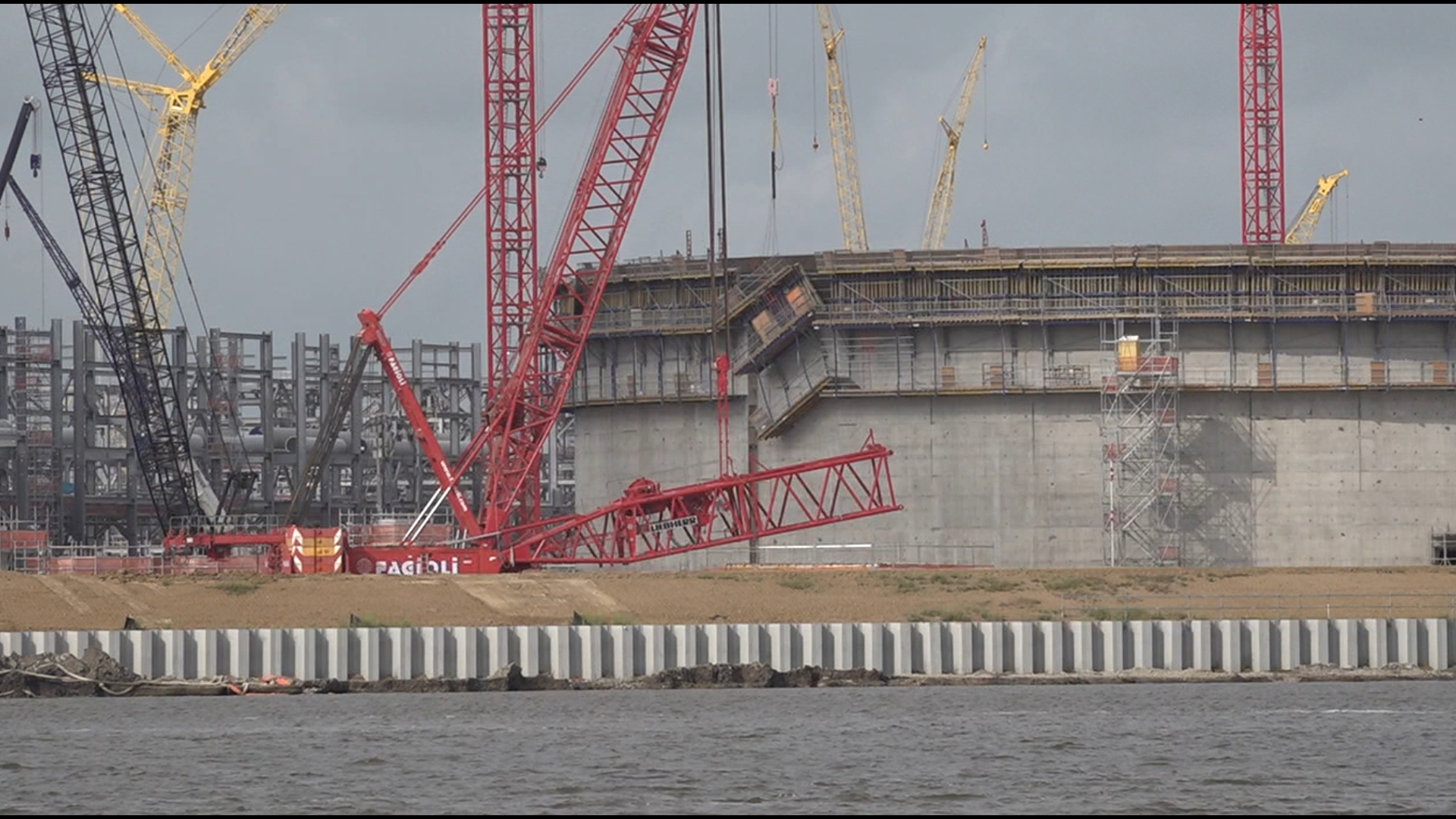 Scaffolding collapse kills 2 at Port Arthur LNG site | wfaa.com