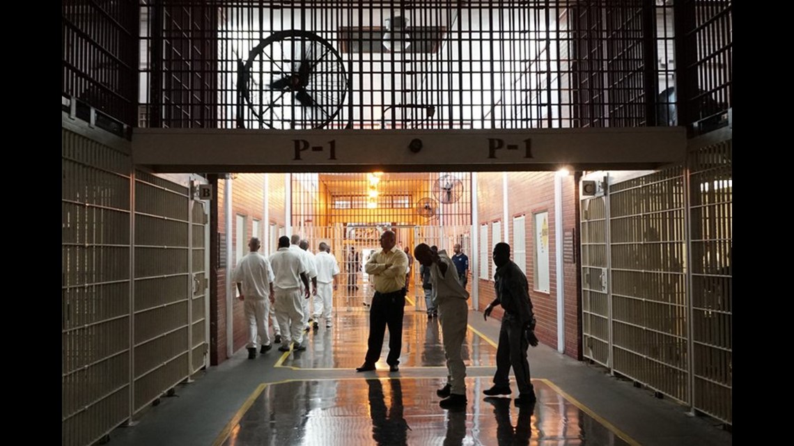 Judge approves temporary relocation of 1,000 hot prisoners | wfaa.com