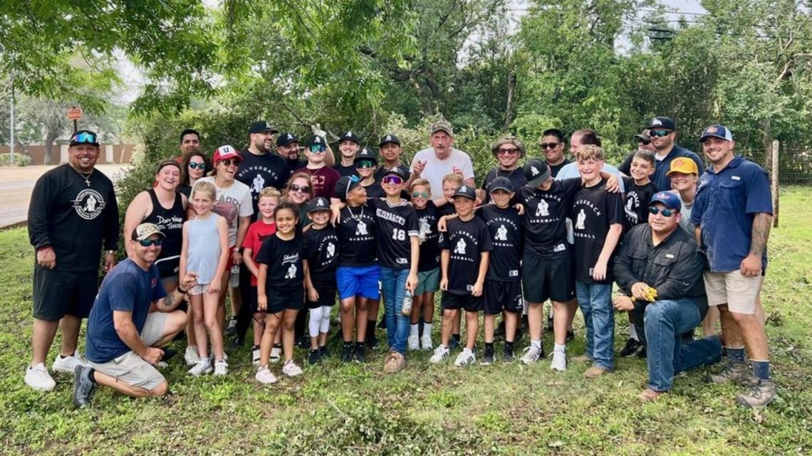 Salado baseball team helps tornado victims after canceled game | wfaa.com