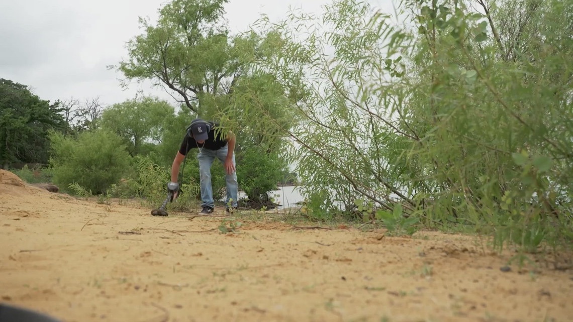 Texas metal detector hobbyist unknowingly pulls live pipe bomb from ...