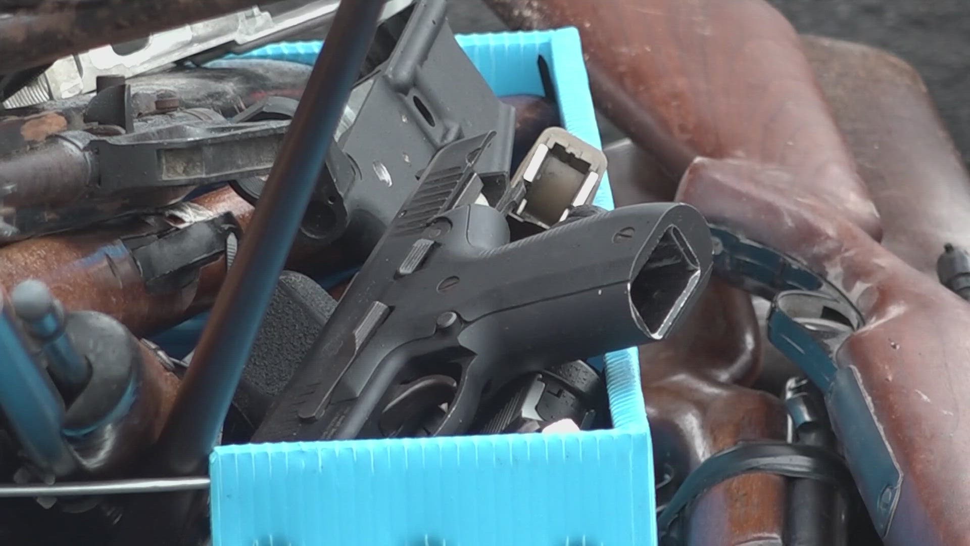 More than 900 guns exchanged for grocery gift cards | wfaa.com