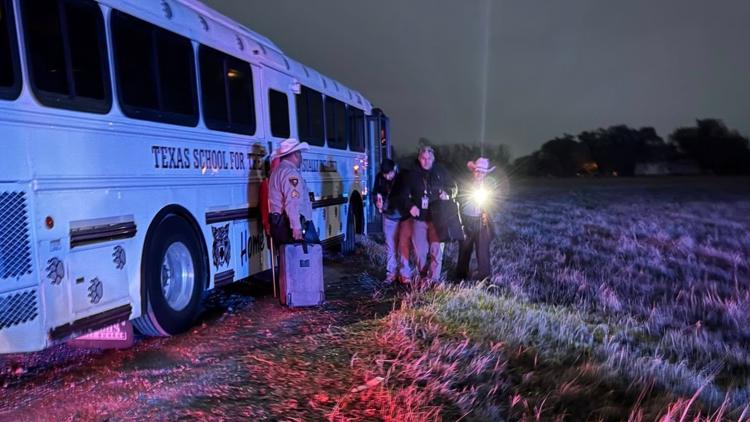 Atascosa County deputies rescue special needs kids after their bus ...