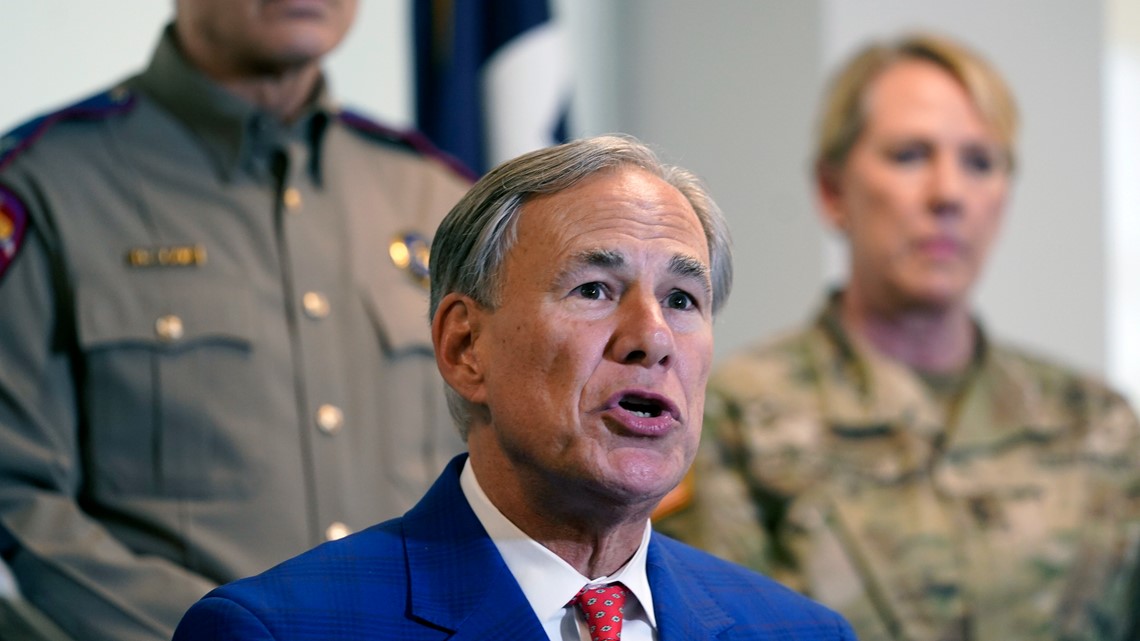 Texas sends busload of migrants to Chicago | wfaa.com