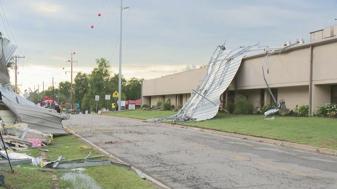 Denton, TX: 75 mph winds damage airport hangar, planes | wfaa.com