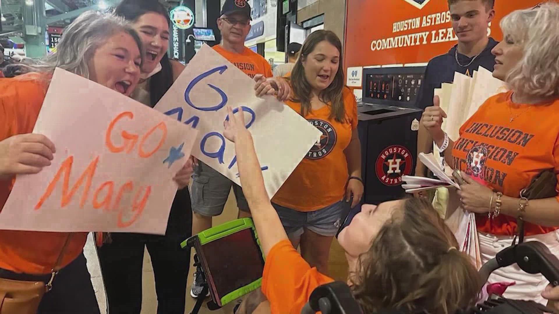 Girl with cerebral palsy gets to 'steal a base' at Astros game | wfaa.com