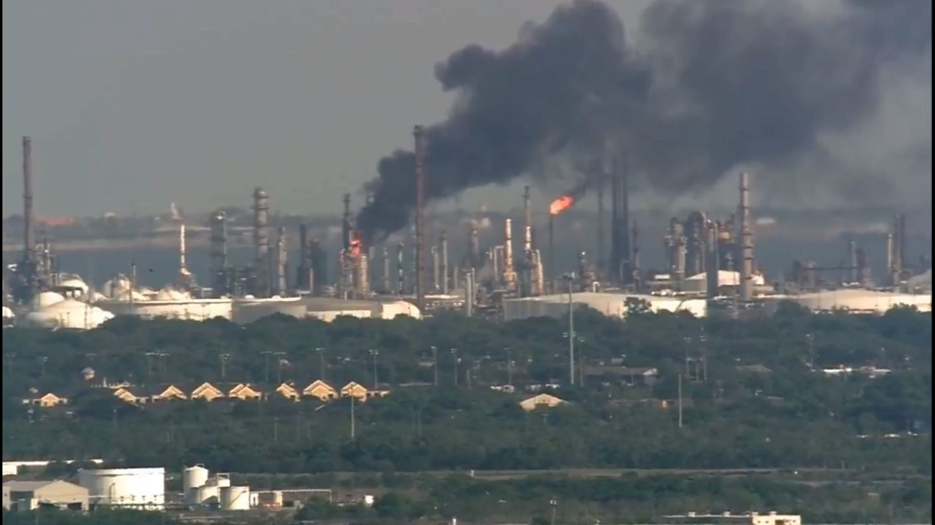 Explosion at Valero plant rocks Texas City; no one hurt | wfaa.com