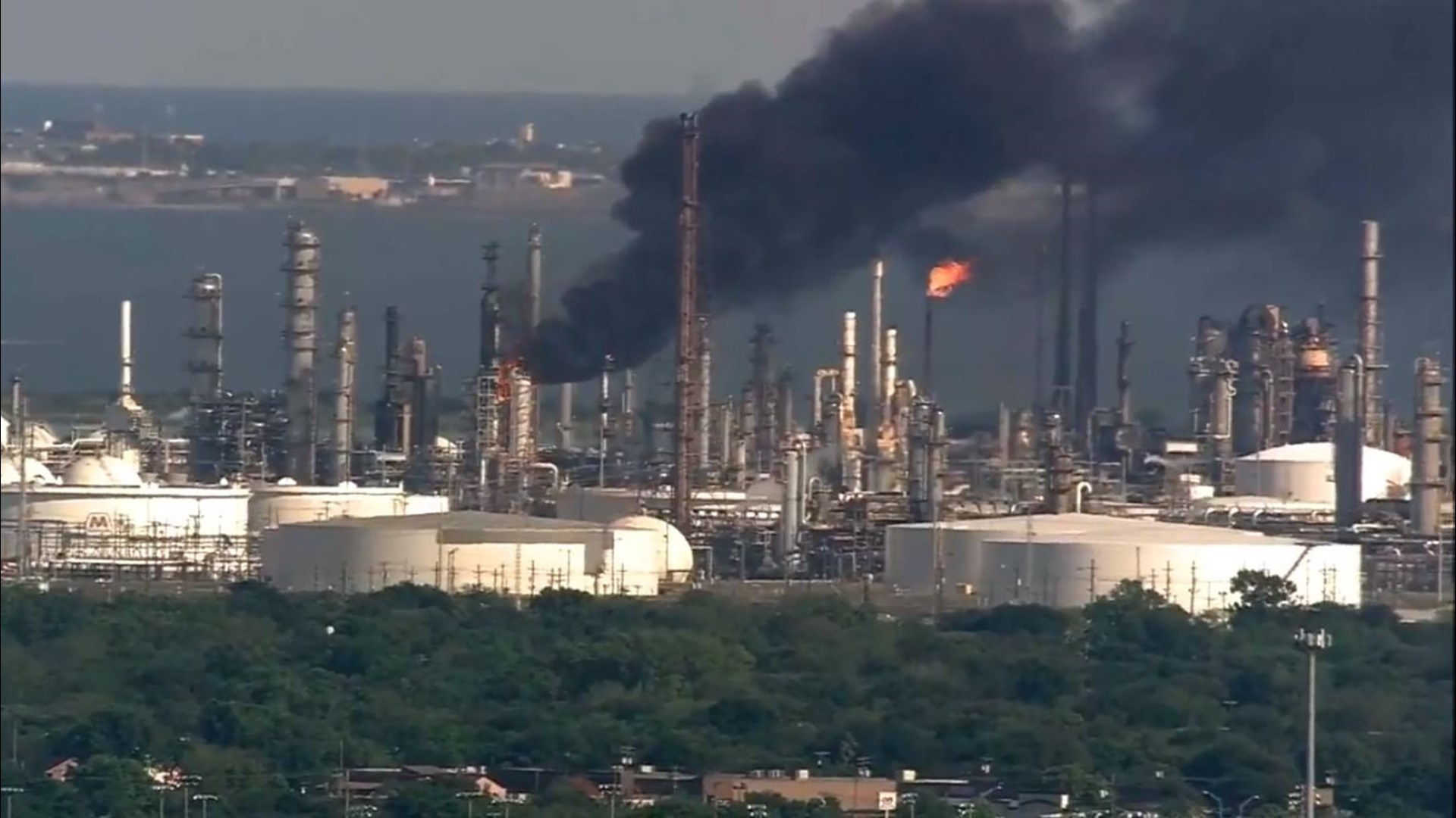 Explosion at Valero plant rocks Texas City; no one hurt | wfaa.com
