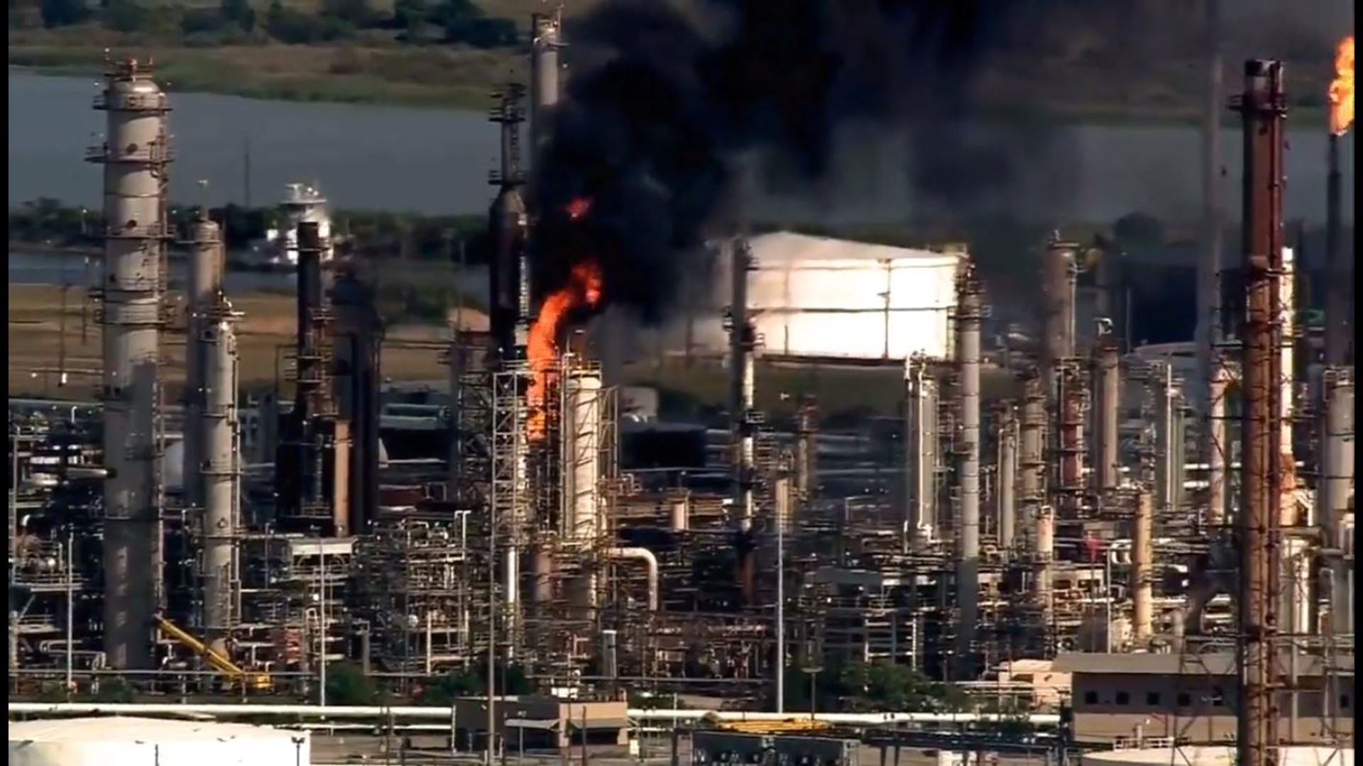 Explosion at Valero plant rocks Texas City; no one hurt | wfaa.com