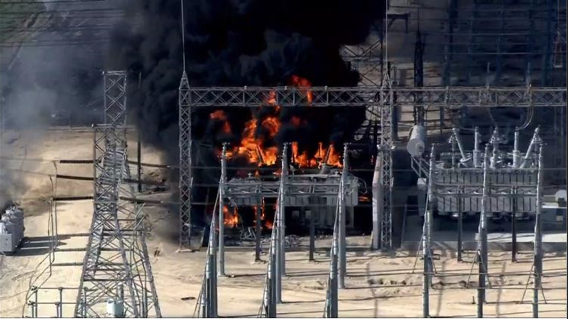 Huge fire at CenterPoint substation in Texas City | wfaa.com