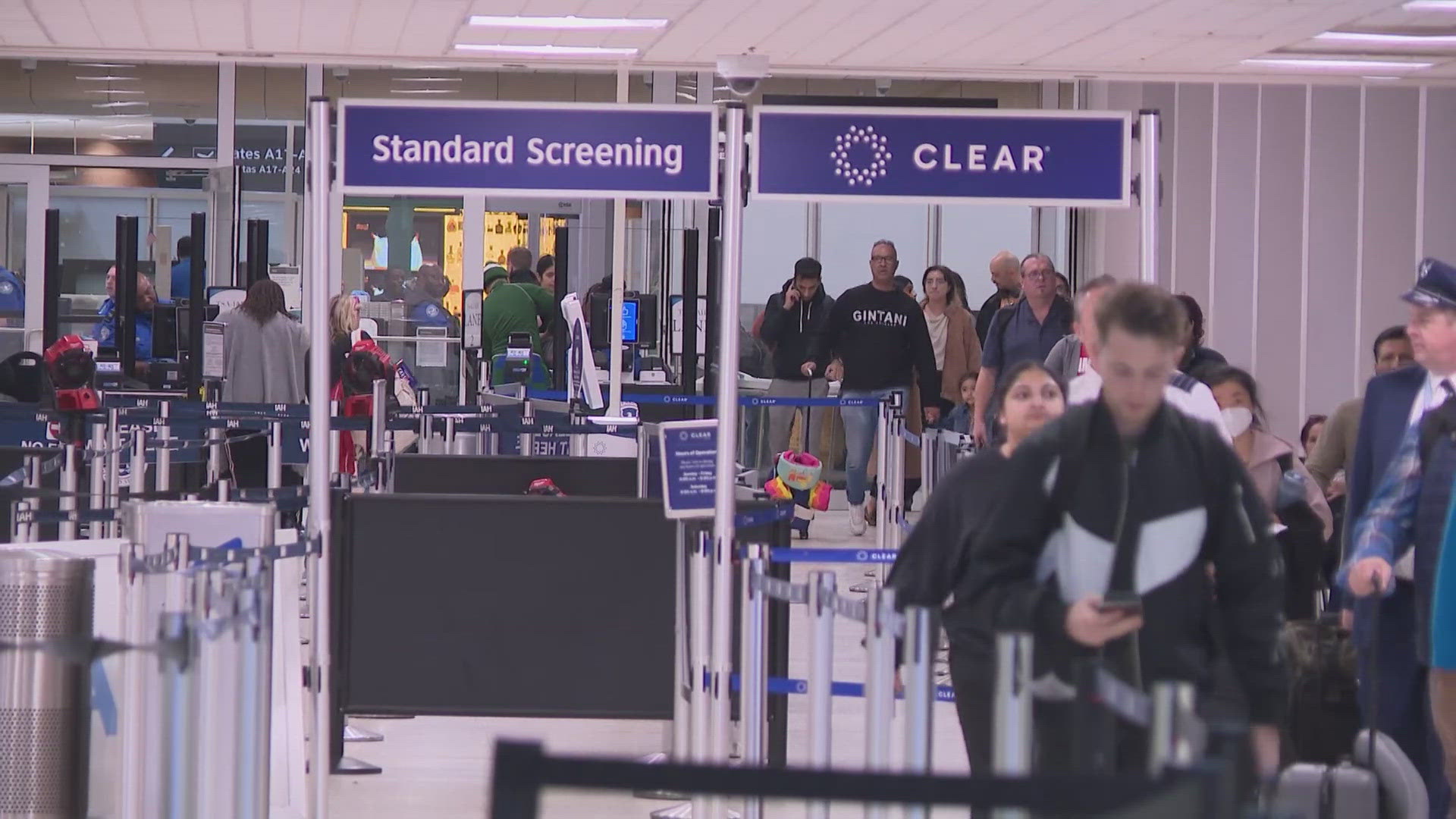 'It's tough' | Houston travelers face major airport delays as shutdown ...