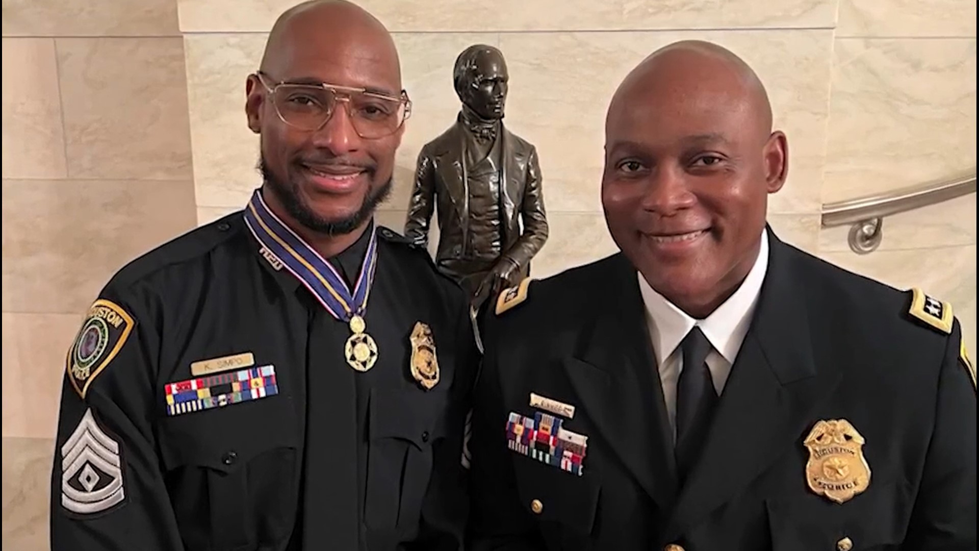 Officer who may have stopped Houston Galleria shooting honored | wfaa.com