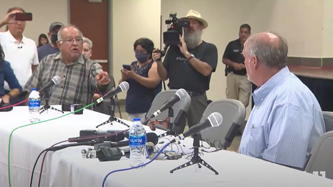 Uvalde mayor gets heated during post-report news conference | wfaa.com
