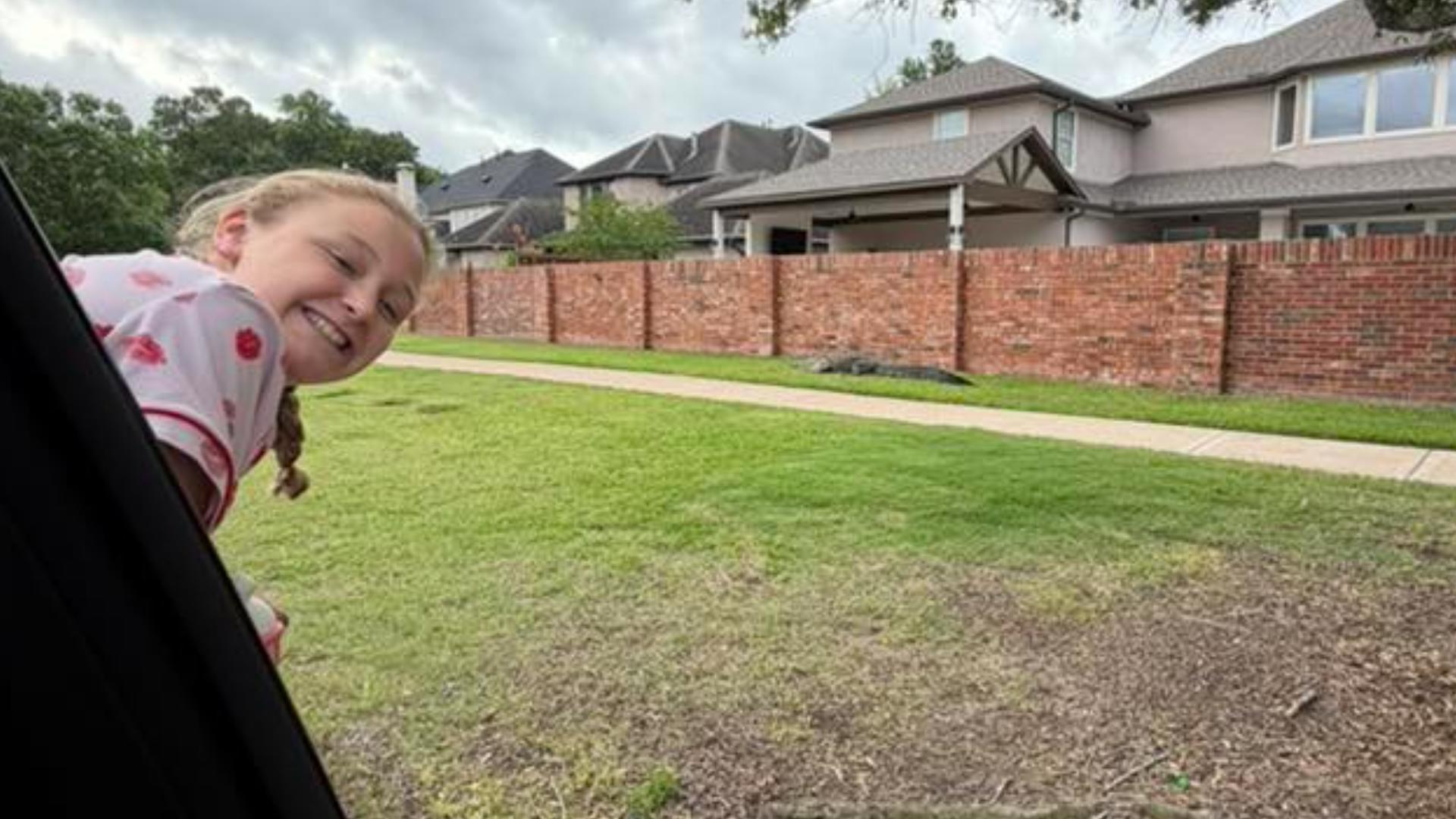 Houston-area police apprehend gator that was taking a dip in a backyard ...