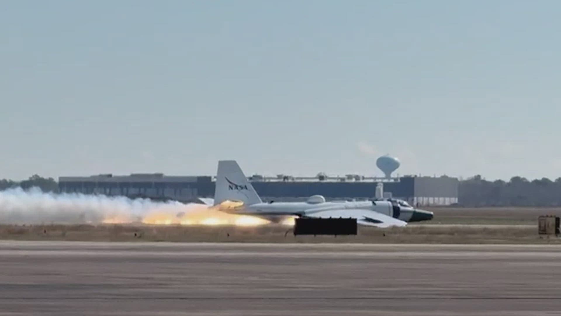 NASA plane makes belly landing at Ellington Airport, video shows | wfaa.com