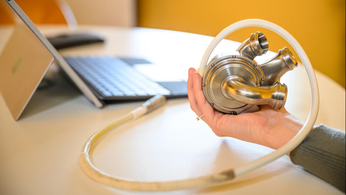 Valveless total artificial heart implanted into man in Houston | wfaa.com