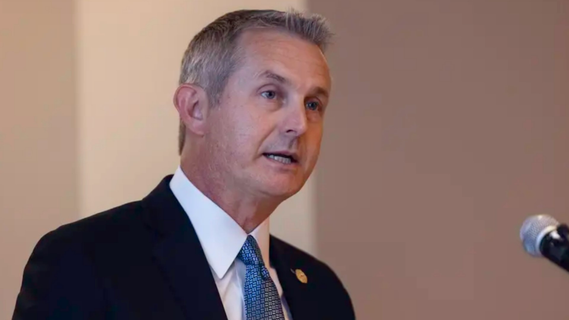 Tom Oliverson challenges Dade Phelan for Texas House speakership | wfaa.com