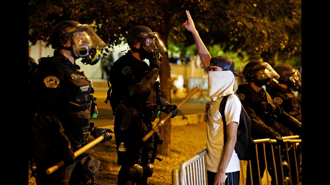 Police in riot gear quell chaos outside N.M. Trump rally | wfaa.com
