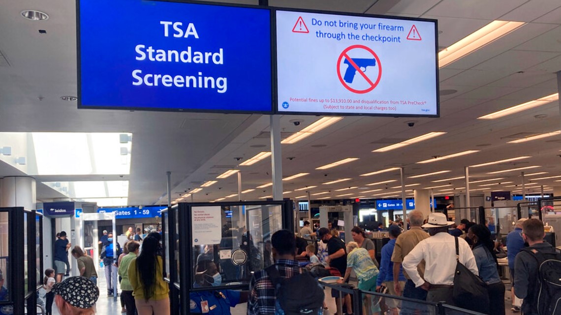 Airport security, weapons: TSA confiscates record number of guns | wfaa.com