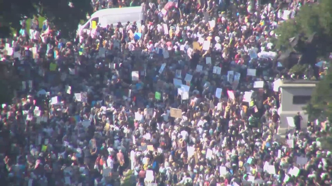 Austin streets closed as 'No Kings' protest leaves Texas Capitol | wfaa.com