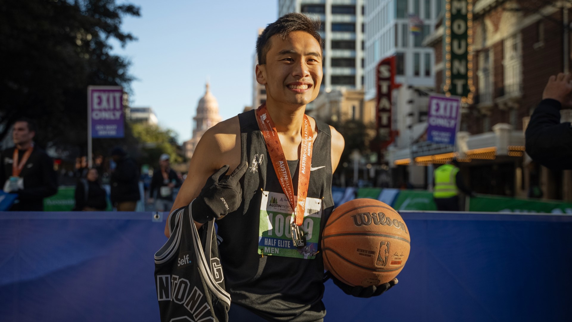 Austin man sets world record at 2024 Austin Marathon | wfaa.com