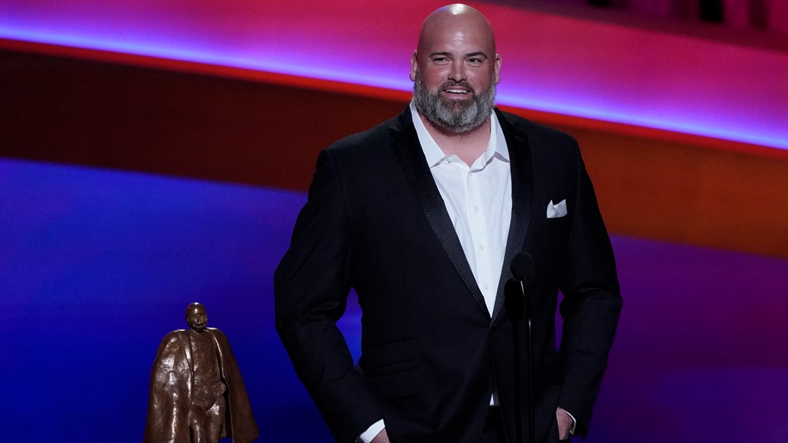 Rams OT Andrew Whitworth gives inspiring speech at NFL Honors | wfaa.com