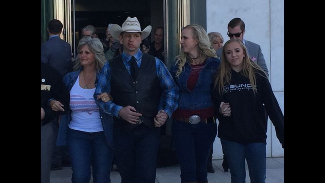 Judge declares mistrial in Bundy Ranch standoff case | wfaa.com
