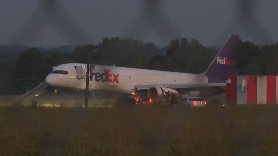 FedEx plane forced to crash land in Chattanooga | wfaa.com