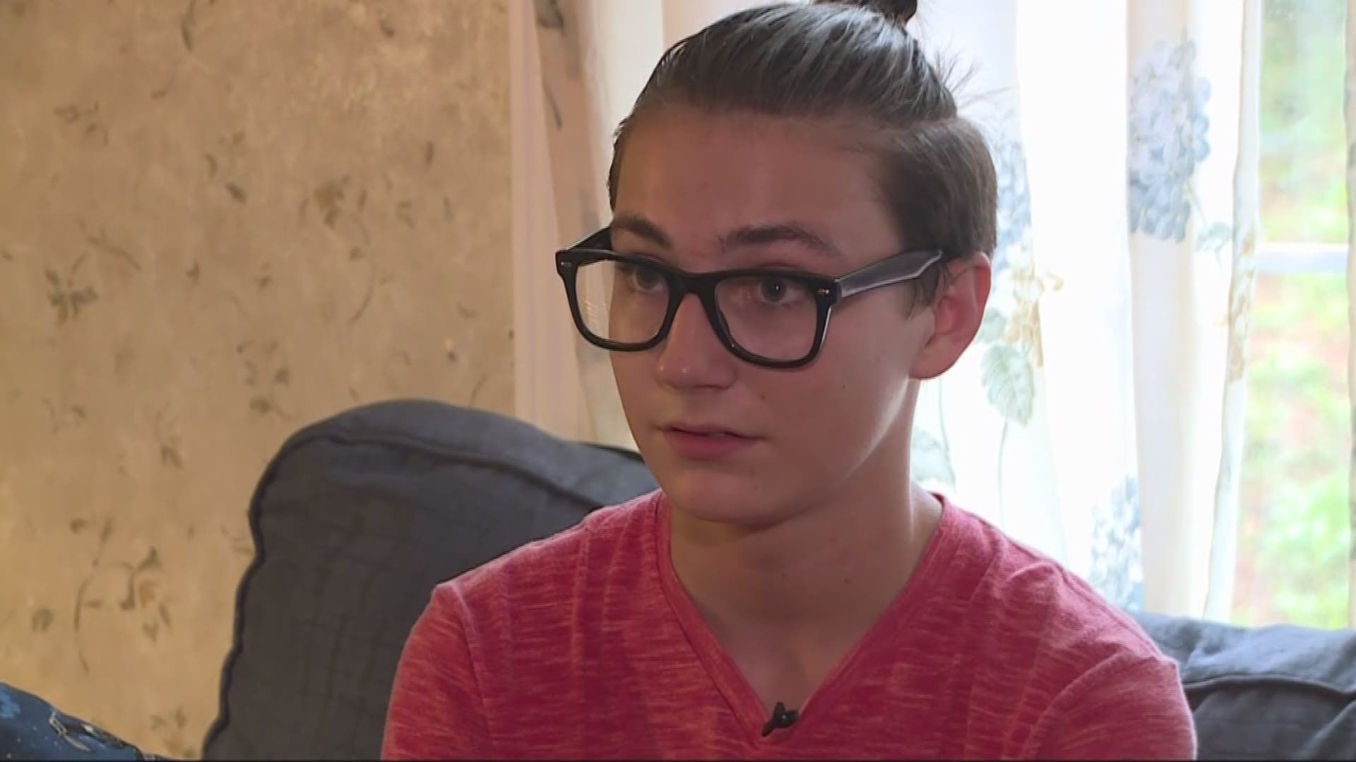Student accuses teacher of bullying over 'man bun' | wfaa.com