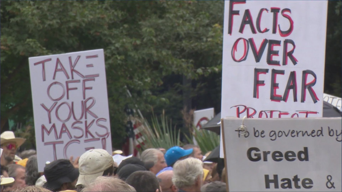 Thousands march in Downtown Dallas for the No Kings protest | wfaa.com