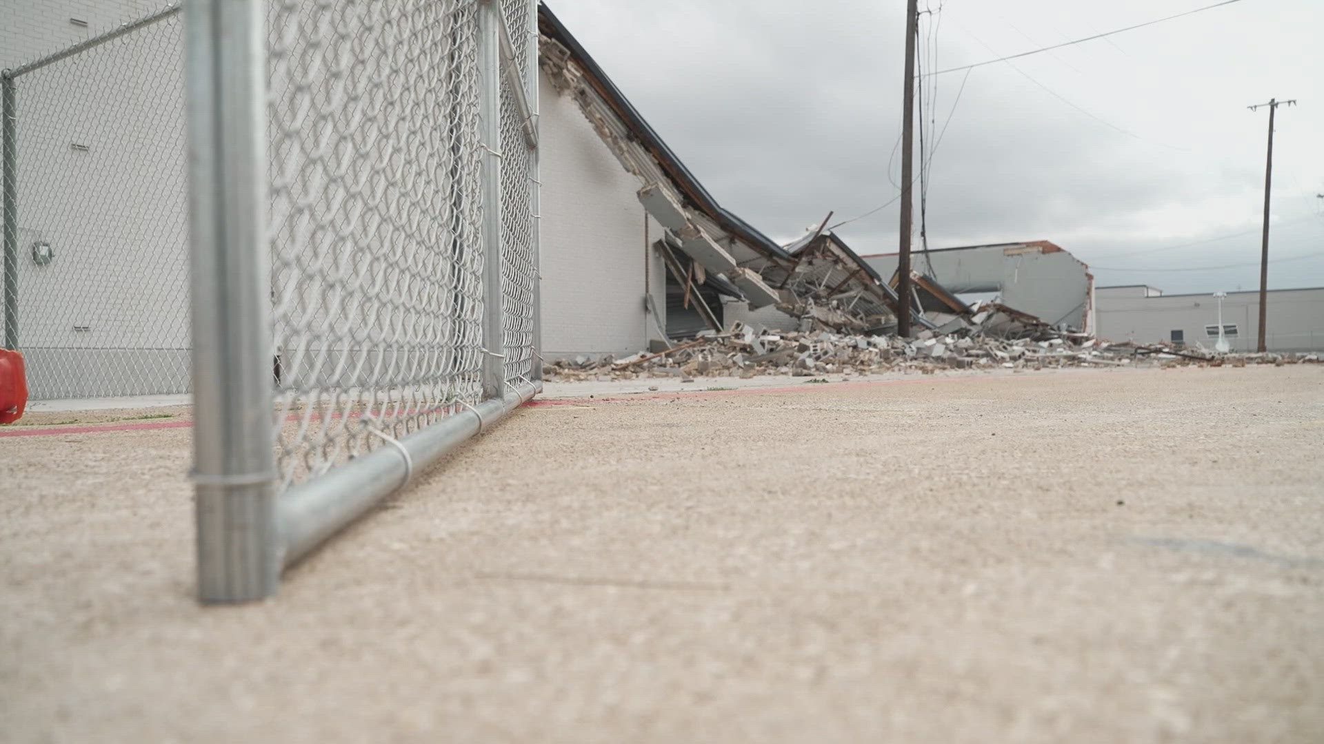 Seven escape safely after building collapse in North Texas, officials ...