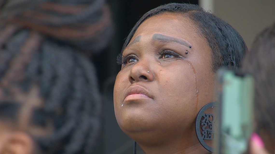Residents gather for vigil as Dallas police announce plans ...