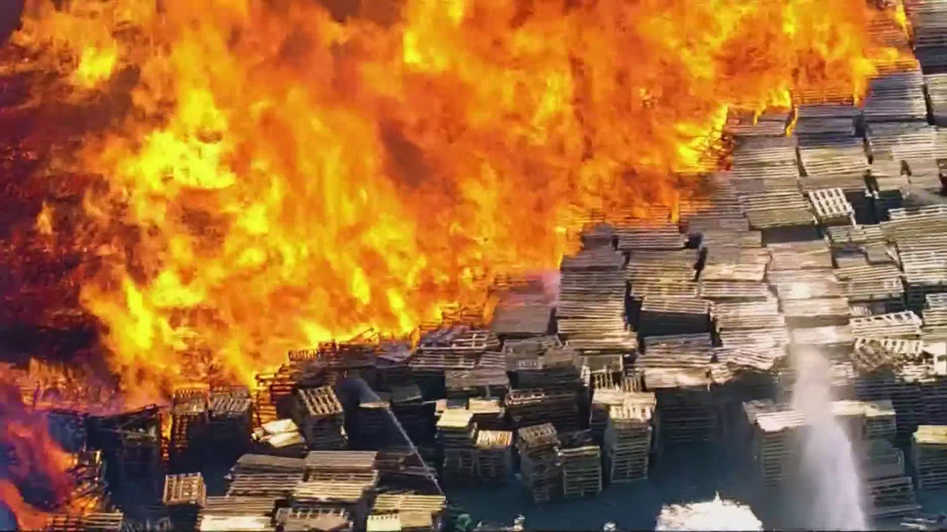Crews battled massive 3-alarm pallet fire in Southern Dallas | wfaa.com