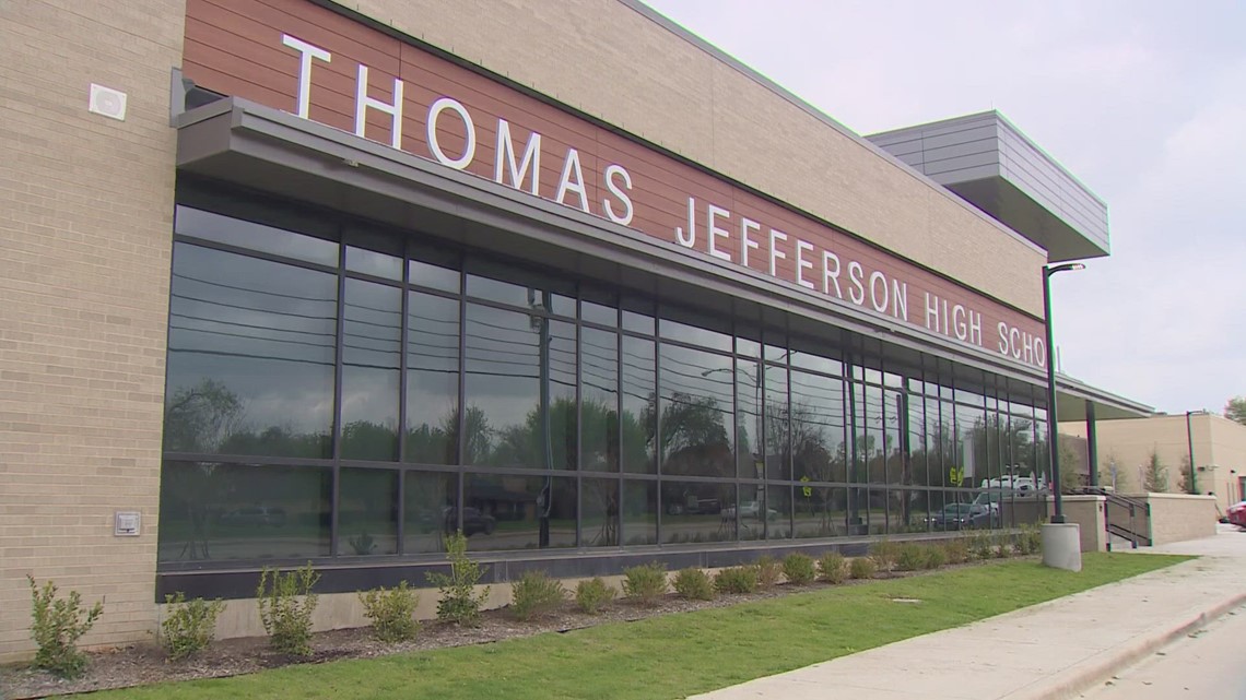 Thomas Jefferson High School vandalism found in bathroom | wfaa.com