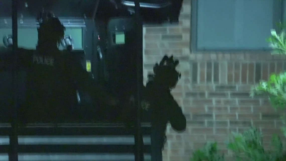 SWAT team helps bring Fort Worth standoff to end | wfaa.com