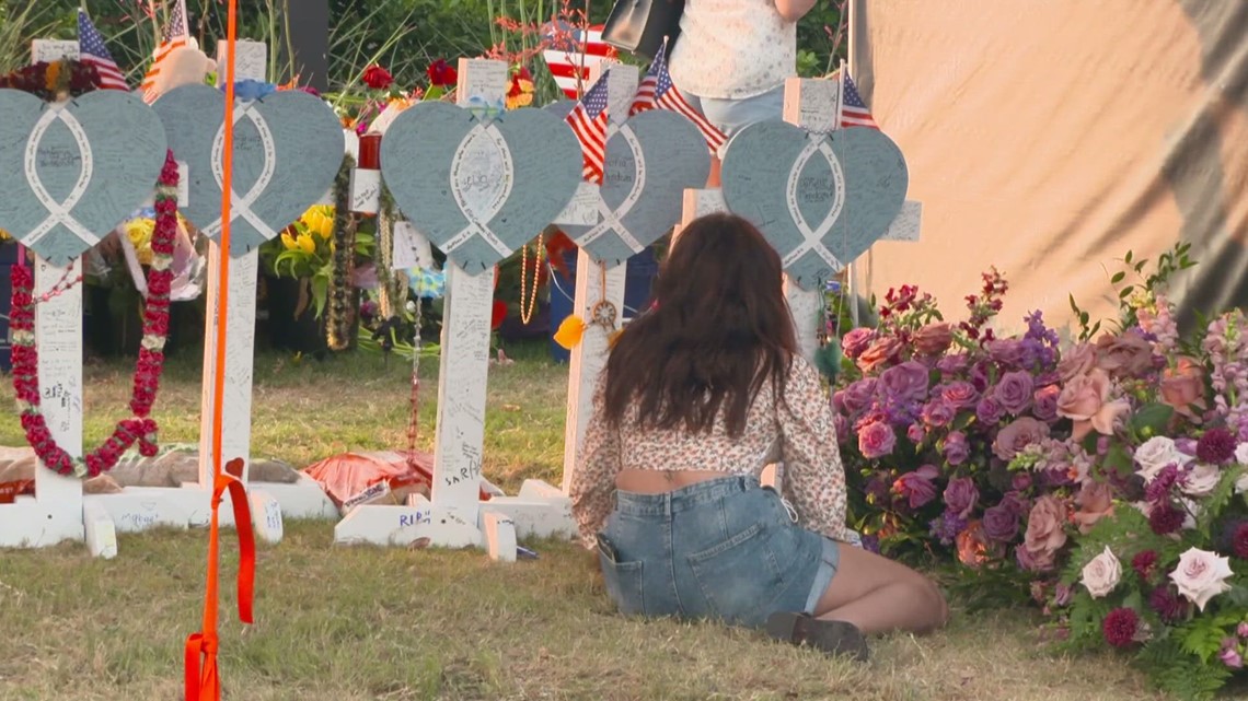 Visitors still at memorial outside Allen Premium Outlets | wfaa.com