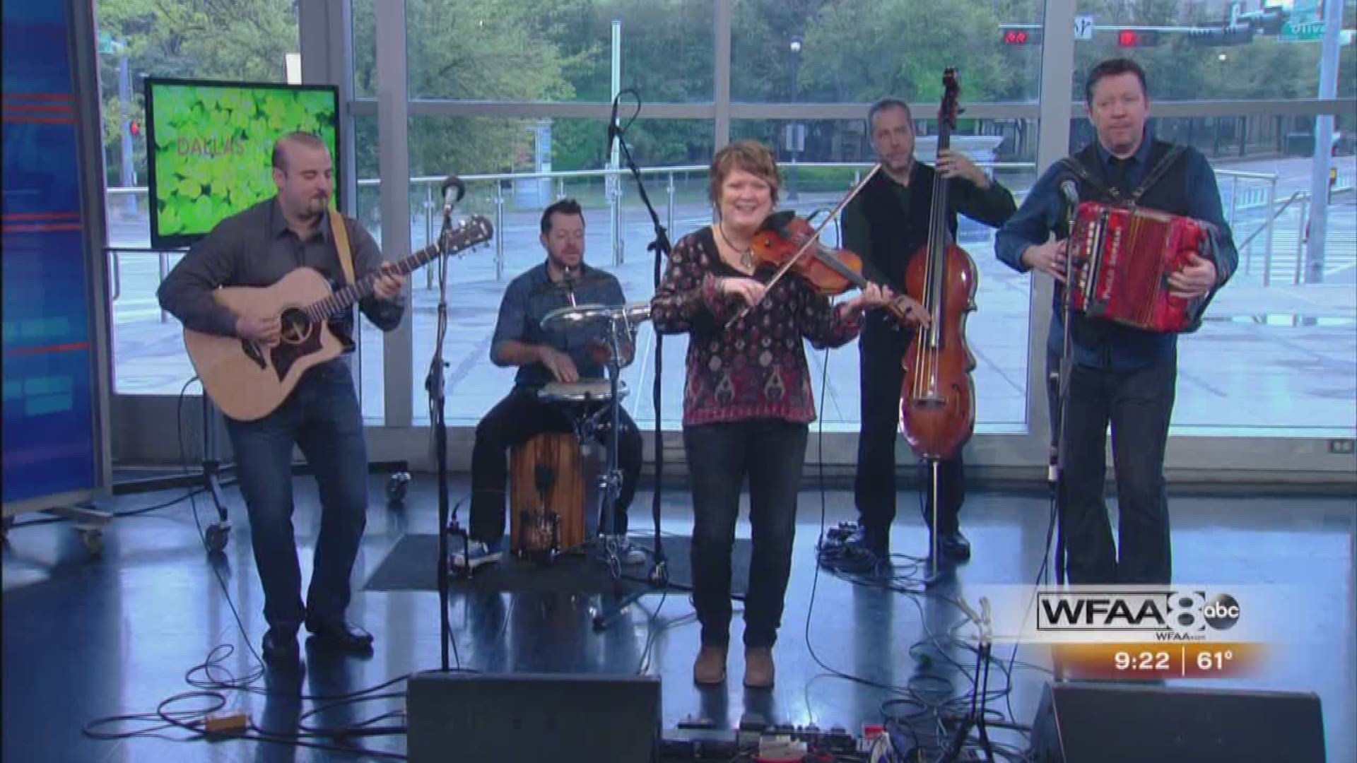 World renowned Irish fiddler Eileen Ivers and her band perform | wfaa.com